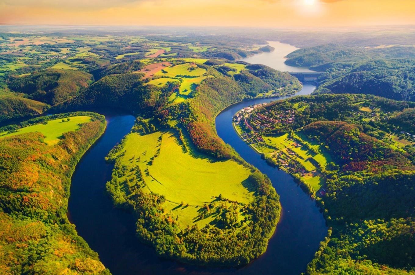 Meander River: Dive into the Geographical Wonders of Tasmania